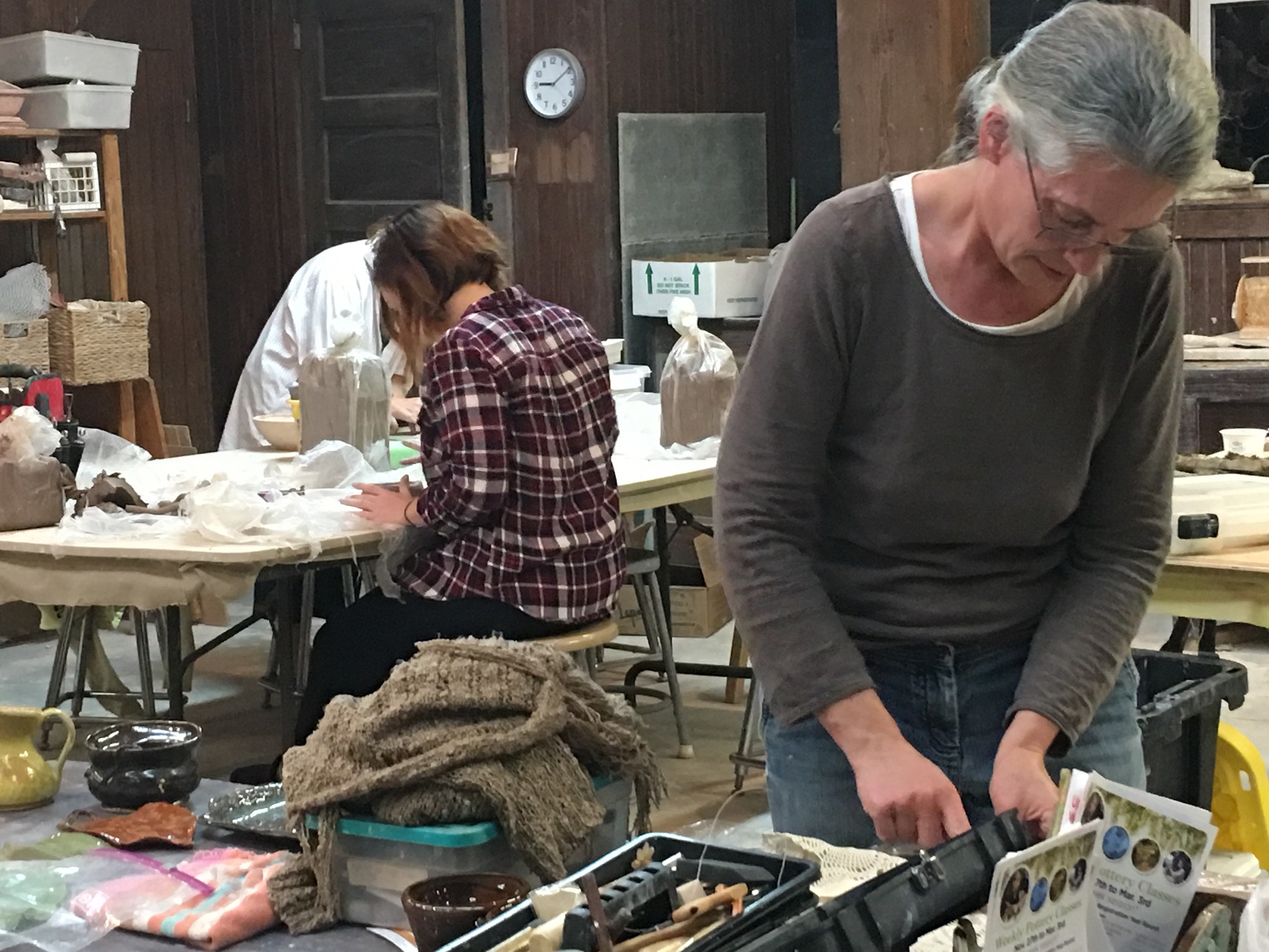 Earth Center Pottery | Let’s get together to build your creativity!